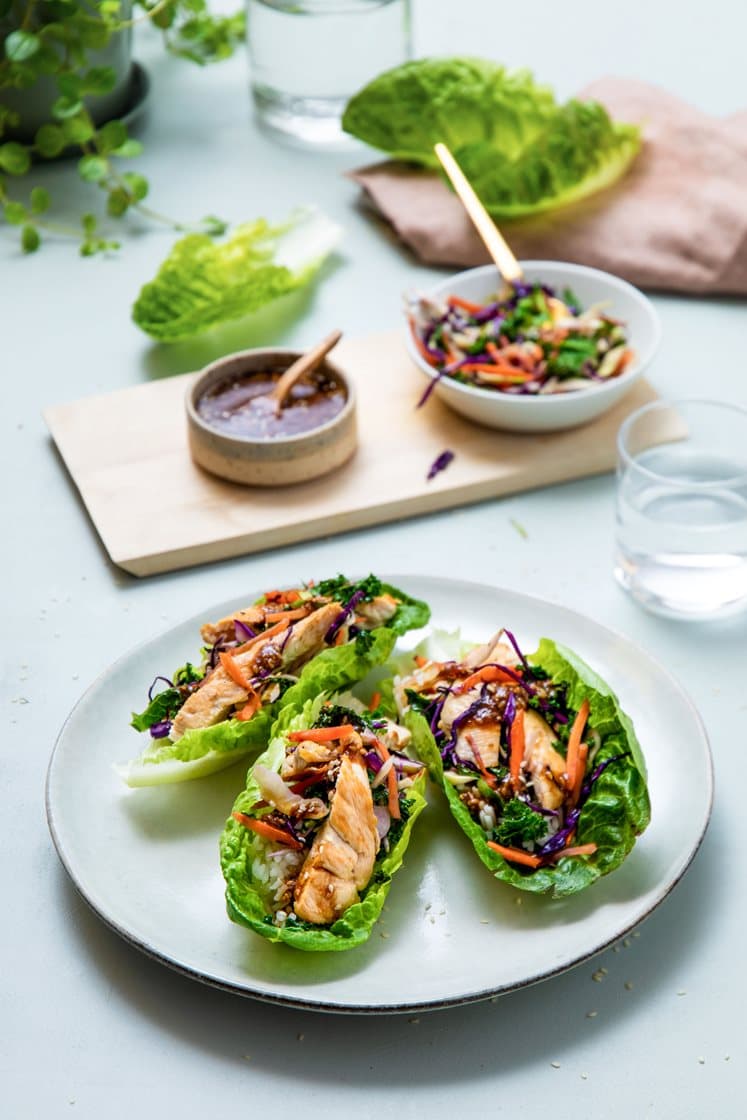 Asiatisk salatwrap med kylling - Oppskrift - Godtlevert
