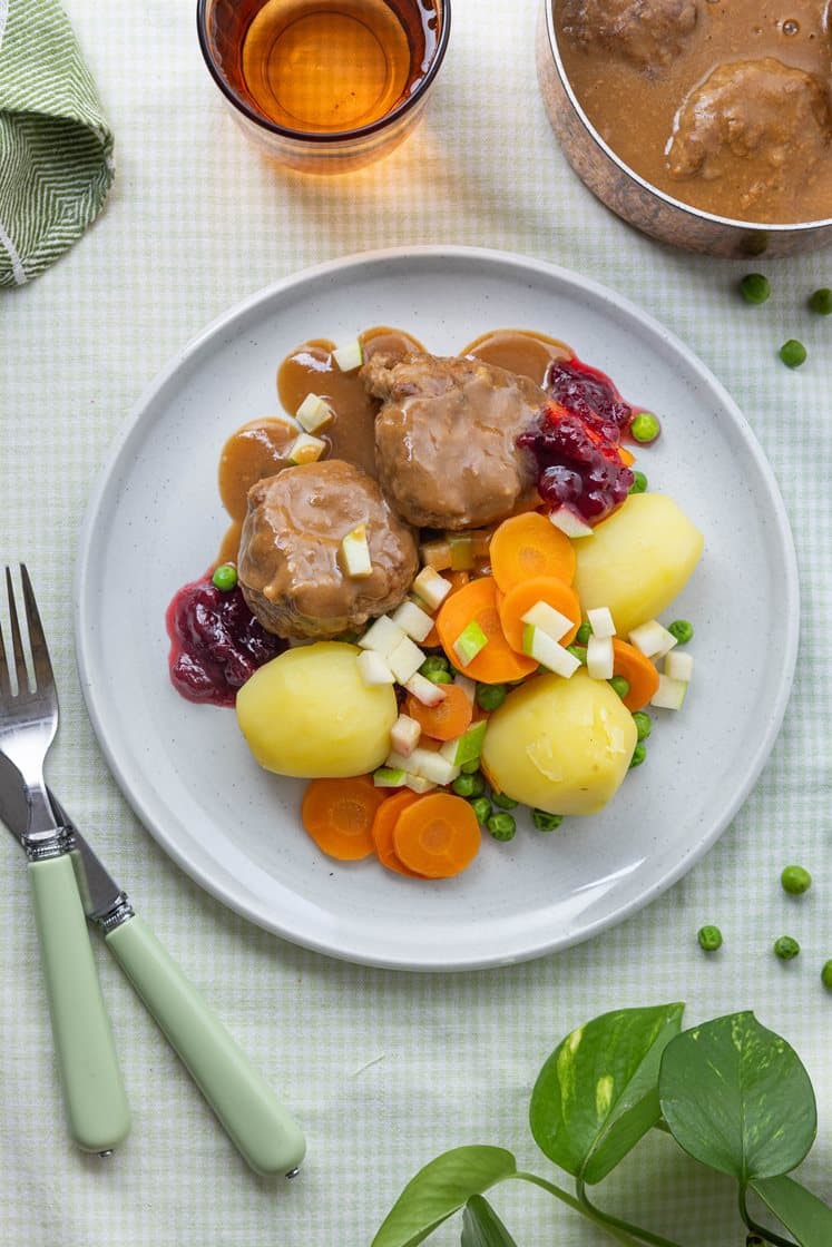 Kjøttkaker i brun saus - Oppskrift - Godtlevert