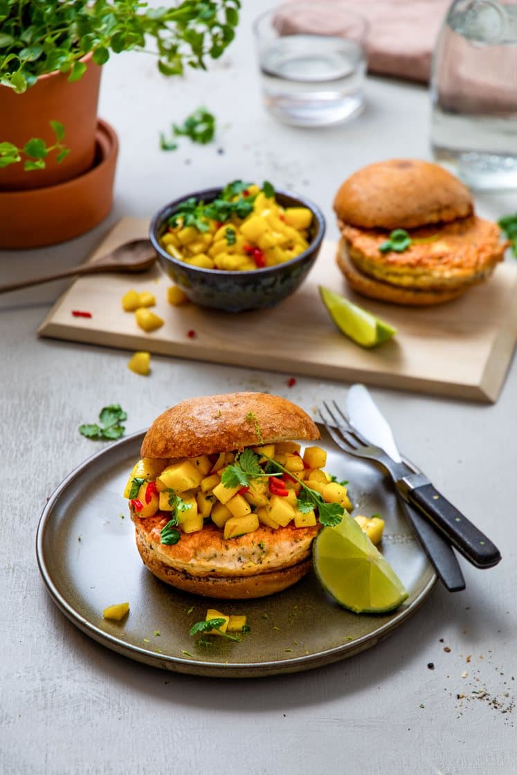 Fiskeburger med chili og ingefær - Oppskrift - Godtlevert