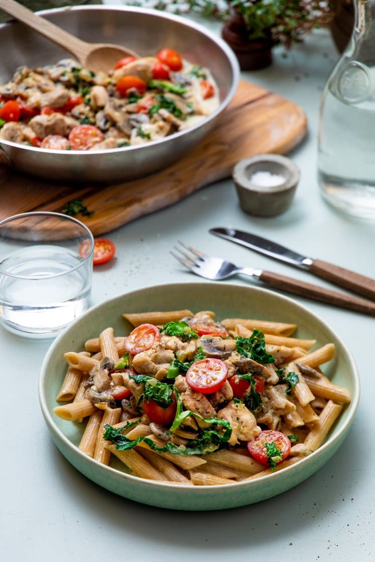 Kremet pasta med kylling - Oppskrift - Godtlevert