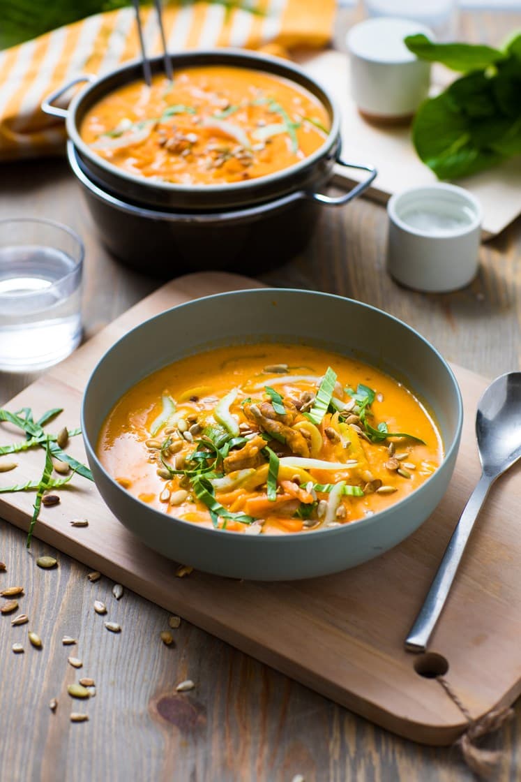 Thaisuppe med strimlet kylling - Oppskrift - Godtlevert