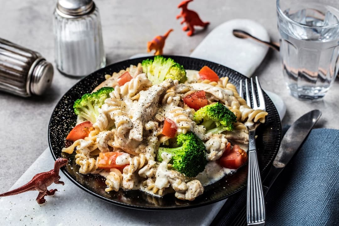 Kremet pasta fusilli med kylling og brokkoli - Oppskrift - Godtlevert